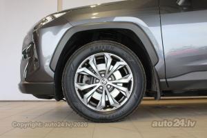 Grey Toyota RAV4 2023 in Tallinn, with an engine capacity of 2.00 L and mileage of 90 thousand km for 31490 €, photo 16 on AUTOMOTO.COM.LV