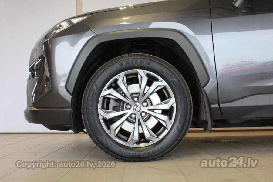 Grey Toyota RAV4 2023 in Tallinn, with an engine capacity of 2.00 L and mileage of 90 thousand km for 31490 €, photo 16 on AUTOMOTO.COM.LV