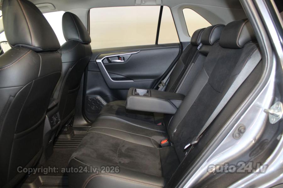 Grey Toyota RAV4 2023 in Tallinn, with an engine capacity of 2.00 L and mileage of 90 thousand km for 31490 €, photo 20 on AUTOMOTO.COM.LV
