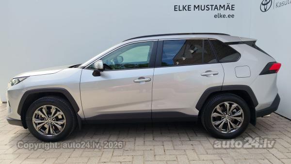 Pelēks Toyota RAV4 2023 Tallina, ar dzinēja tilpumu 1.99 L un nobraukumu 33 tūkst. km par 29995 €, foto 3 vietnē AUTOMOTO.COM.LV