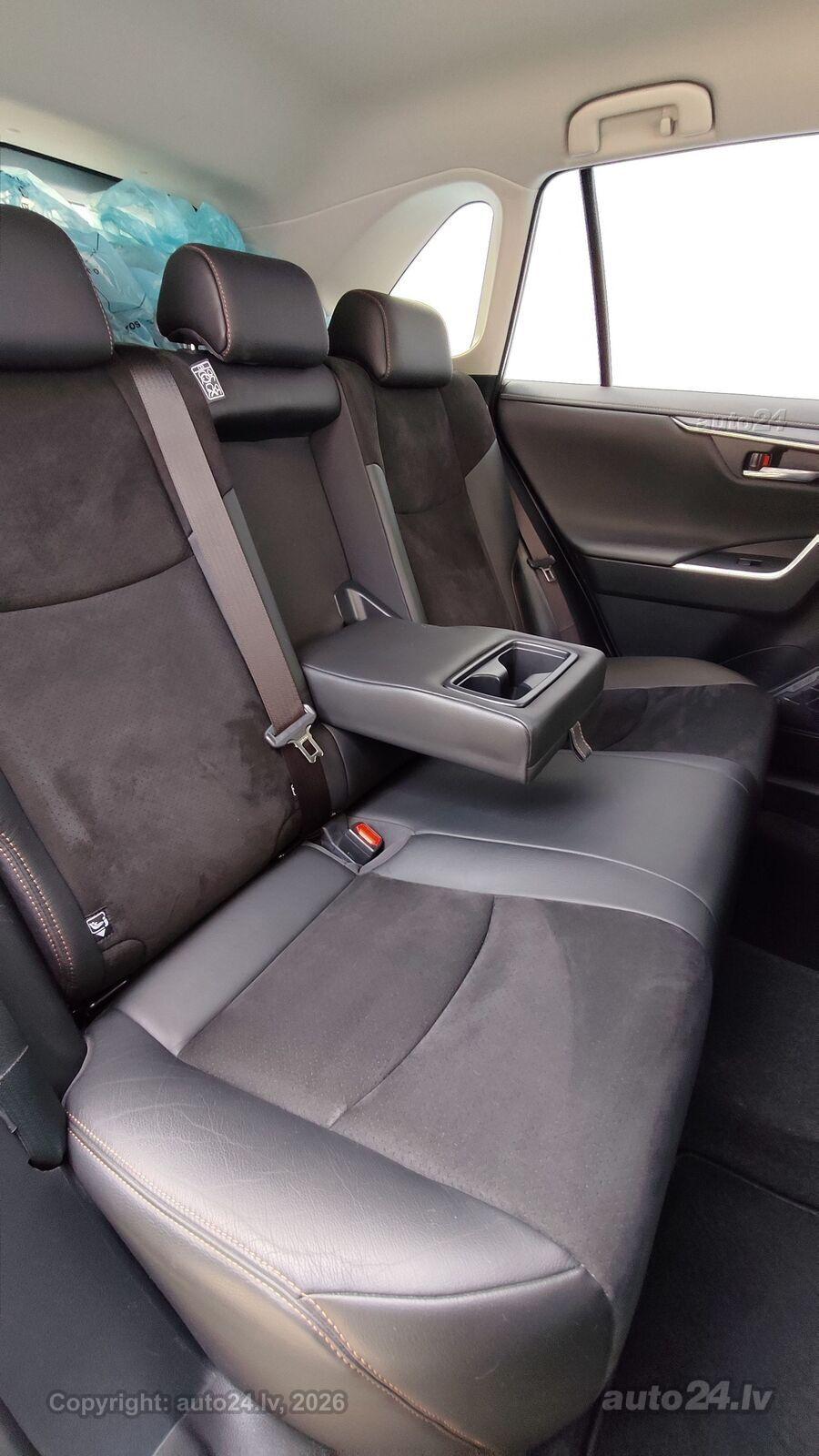 Pelēks Toyota RAV4 2023 Tallina, ar dzinēja tilpumu 1.99 L un nobraukumu 33 tūkst. km par 29995 €, foto 8 vietnē AUTOMOTO.COM.LV