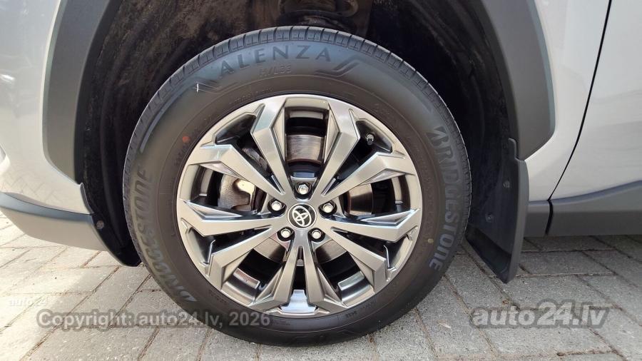 Pelēks Toyota RAV4 2023 Tallina, ar dzinēja tilpumu 1.99 L un nobraukumu 33 tūkst. km par 29995 €, foto 15 vietnē AUTOMOTO.COM.LV