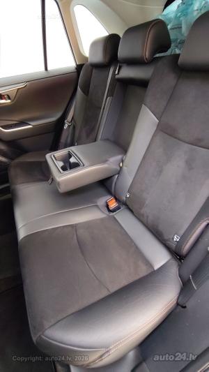 Pelēks Toyota RAV4 2023 Tallina, ar dzinēja tilpumu 1.99 L un nobraukumu 33 tūkst. km par 29995 €, foto 17 vietnē AUTOMOTO.COM.LV