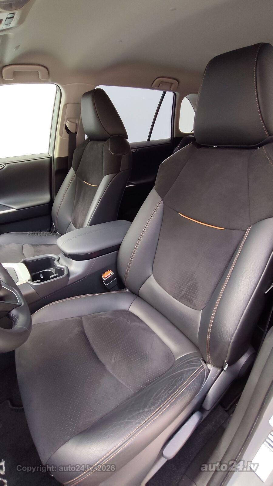 Pelēks Toyota RAV4 2023 Tallina, ar dzinēja tilpumu 1.99 L un nobraukumu 33 tūkst. km par 29995 €, foto 18 vietnē AUTOMOTO.COM.LV