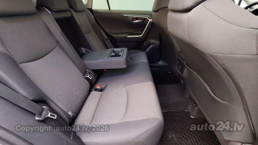 Grey Toyota RAV4 2023 in Tallinn, with an engine capacity of 1.99 L and mileage of 35 thousand km for 31995 €, photo 8 on AUTOMOTO.COM.LV