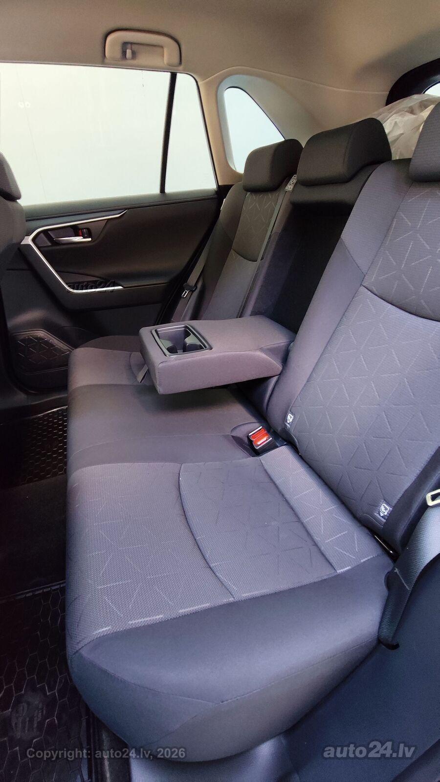 Grey Toyota RAV4 2023 in Tallinn, with an engine capacity of 1.99 L and mileage of 35 thousand km for 31995 €, photo 18 on AUTOMOTO.COM.LV