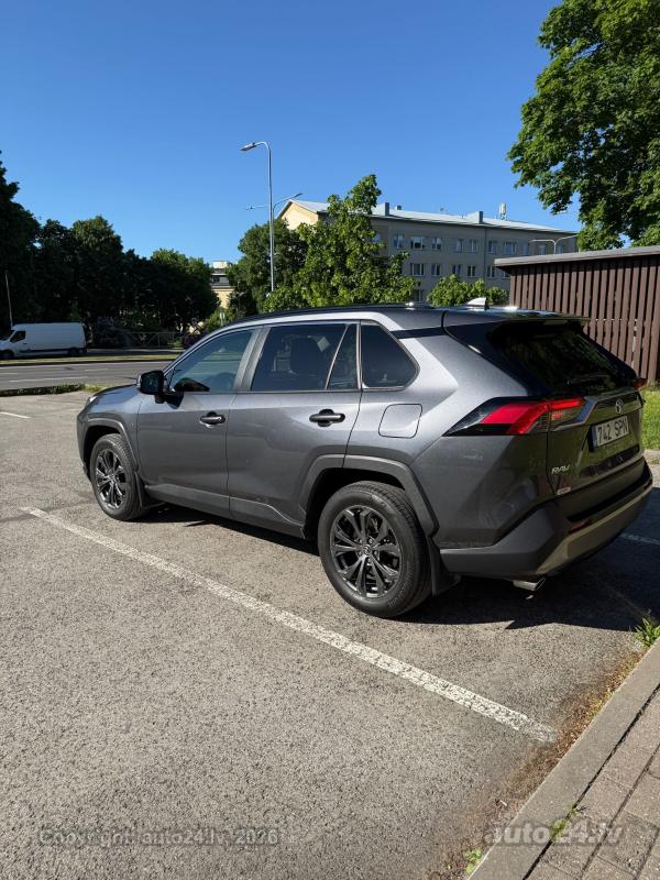 Pelēks Toyota RAV4 2023 Tallina, ar dzinēja tilpumu 2.00 L un nobraukumu 30 tūkst. km par 29900 €, foto 5 vietnē AUTOMOTO.COM.LV