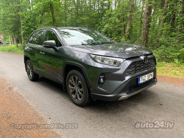 Серый Тойота РАВ 4 2023 в Таллин, объемом двигателя 2.00 л и пробегом 29 тыс. км за 33999 €, фото 2 на AUTOMOTO.COM.LV