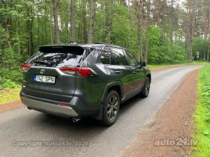 Pelēks Toyota RAV4 2023 Tallina, ar dzinēja tilpumu 2.00 L un nobraukumu 29 tūkst. km par 33999 €, foto 4 vietnē AUTOMOTO.COM.LV
