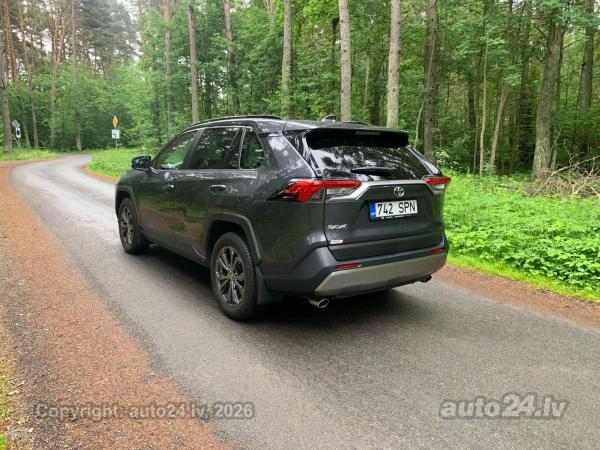 Серый Тойота РАВ 4 2023 в Таллин, объемом двигателя 2.00 л и пробегом 29 тыс. км за 33999 €, фото 4 на AUTOMOTO.COM.LV