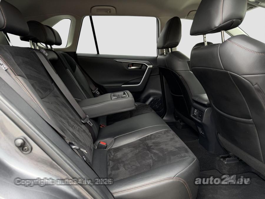 Pelēks Toyota RAV4 2023 Tallina, ar dzinēja tilpumu 2.00 L un nobraukumu 29 tūkst. km par 33999 €, foto 7 vietnē AUTOMOTO.COM.LV