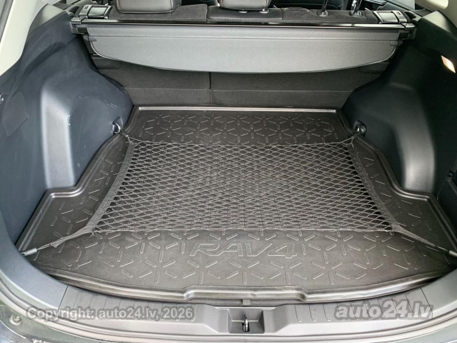 Pelēks Toyota RAV4 2023 Tallina, ar dzinēja tilpumu 2.00 L un nobraukumu 29 tūkst. km par 33999 €, foto 12 vietnē AUTOMOTO.COM.LV