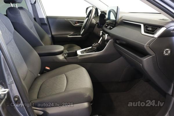 Grey Toyota RAV4 2023 in Tallinn, with an engine capacity of 1.99 L and mileage of 39 thousand km for 31900 €, photo 6 on AUTOMOTO.COM.LV