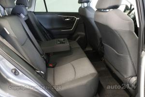 Pelēks Toyota RAV4 2023 Tallina, ar dzinēja tilpumu 1.99 L un nobraukumu 39 tūkst. km par 31900 €, foto 8 vietnē AUTOMOTO.COM.LV