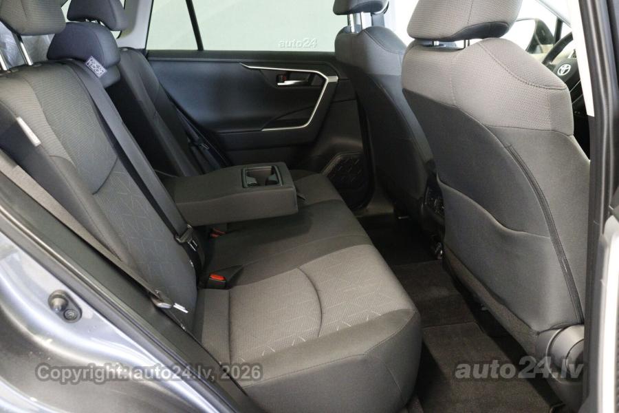Pelēks Toyota RAV4 2023 Tallina, ar dzinēja tilpumu 1.99 L un nobraukumu 39 tūkst. km par 31900 €, foto 8 vietnē AUTOMOTO.COM.LV