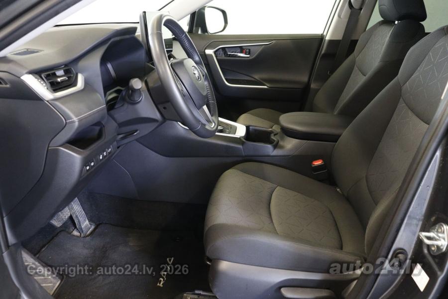 Pelēks Toyota RAV4 2023 Tallina, ar dzinēja tilpumu 1.99 L un nobraukumu 39 tūkst. km par 31900 €, foto 12 vietnē AUTOMOTO.COM.LV