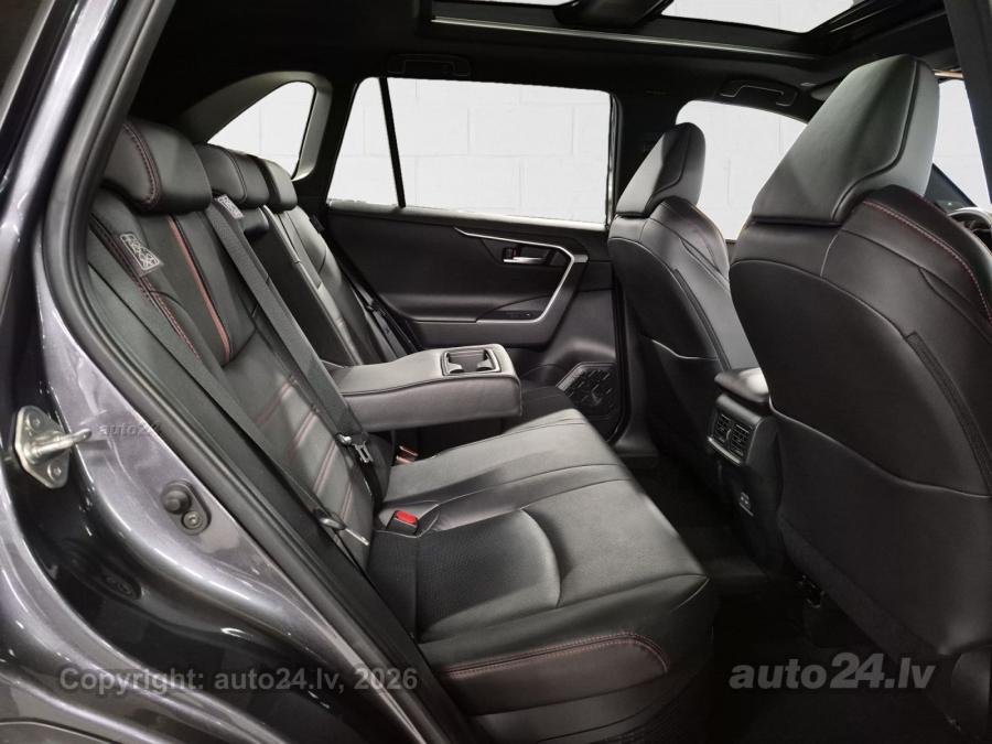Grey Toyota RAV4 2023 in Tallinn, with an engine capacity of 2.50 L and mileage of 50 thousand km for 42990 €, photo 8 on AUTOMOTO.COM.LV