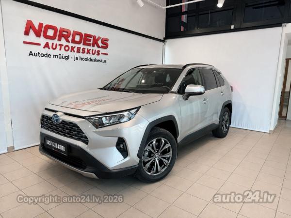 Серый Тойота РАВ 4 2023 в Таллин, объемом двигателя 2.50 л и пробегом 105 тыс. км за 33690 €, фото 1 на AUTOMOTO.COM.LV