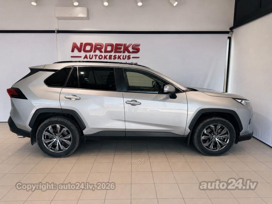 Pelēks Toyota RAV4 2023 Tallina, ar dzinēja tilpumu 2.50 L un nobraukumu 105 tūkst. km par 33690 €, foto 4 vietnē AUTOMOTO.COM.LV