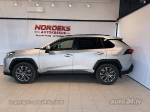 Pelēks Toyota RAV4 2023 Tallina, ar dzinēja tilpumu 2.50 L un nobraukumu 105 tūkst. km par 33690 €, foto 5 vietnē AUTOMOTO.COM.LV