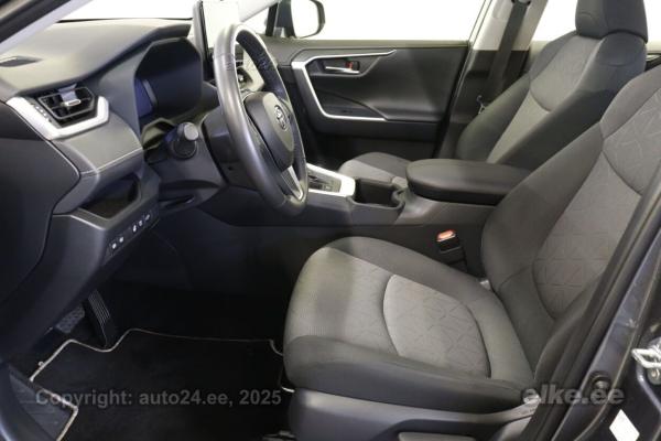 Pelēks Toyota RAV4 2024 Tallina, ar dzinēja tilpumu 2.50 L un nobraukumu 13 tūkst. km par 36900 €, foto 11 vietnē AUTOMOTO.COM.LV
