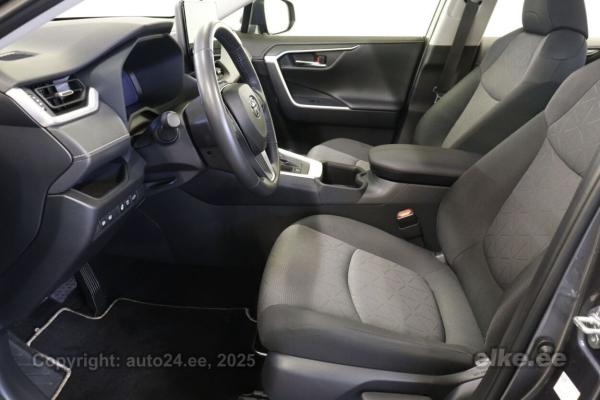 Pelēks Toyota RAV4 2024 Tallina, ar dzinēja tilpumu 2.49 L un nobraukumu 13 tūkst. km par 36900 €, foto 11 vietnē AUTOMOTO.COM.LV