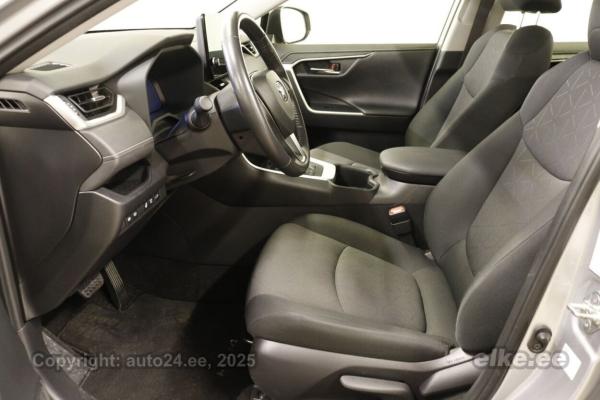 Pelēks Toyota RAV4 2024 Tallina, ar dzinēja tilpumu 1.99 L un nobraukumu 47 tūkst. km par 31500 €, foto 11 vietnē AUTOMOTO.COM.LV