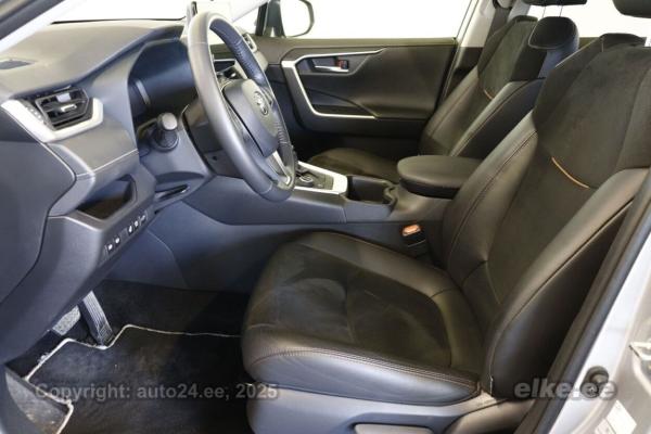 Pelēks Toyota RAV4 2024 Tallina, ar dzinēja tilpumu 2.49 L un nobraukumu 23 tūkst. km par 41165 €, foto 11 vietnē AUTOMOTO.COM.LV