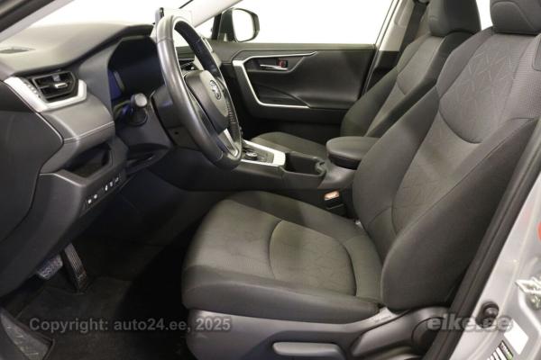 Pelēks Toyota RAV4 2024 Tallina, ar dzinēja tilpumu 1.99 L un nobraukumu 43 tūkst. km par 31700 €, foto 11 vietnē AUTOMOTO.COM.LV