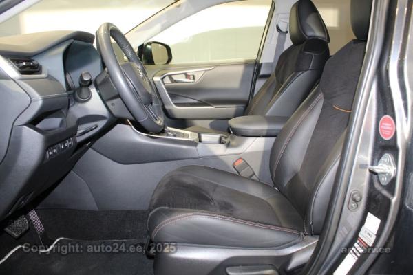 Pelēks Toyota RAV4 2024 Tallina, ar dzinēja tilpumu 2.50 L un nobraukumu 46 tūkst. km par 40990 €, foto 11 vietnē AUTOMOTO.COM.LV