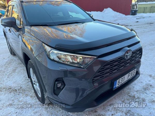 Grey Toyota RAV4 2024 in Tallinn, with an engine capacity of 2.00 L and mileage of 31 thousand km for 29000 €, photo 2 on AUTOMOTO.COM.LV