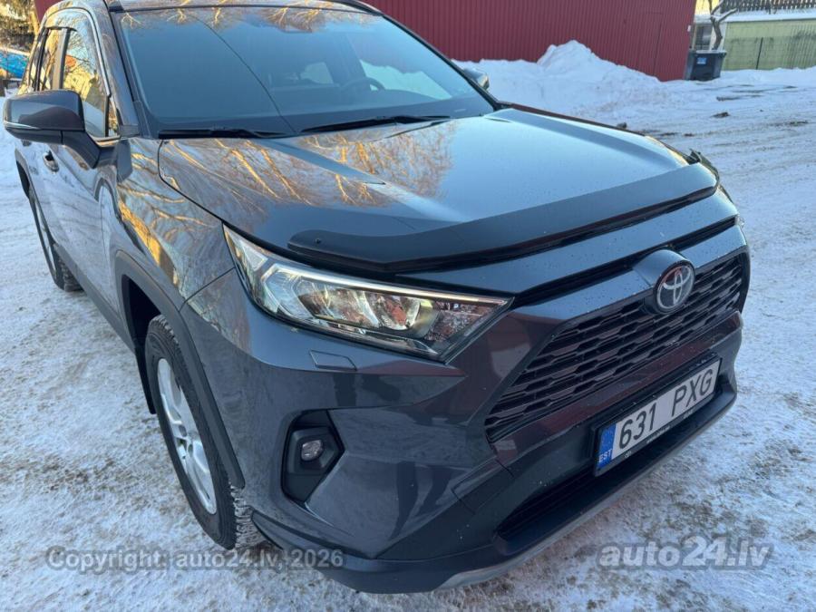 Grey Toyota RAV4 2024 in Tallinn, with an engine capacity of 2.00 L and mileage of 31 thousand km for 29000 €, photo 2 on AUTOMOTO.COM.LV
