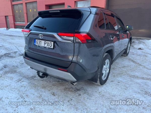 Grey Toyota RAV4 2024 in Tallinn, with an engine capacity of 2.00 L and mileage of 31 thousand km for 29000 €, photo 3 on AUTOMOTO.COM.LV