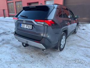Grey Toyota RAV4 2024 in Tallinn, with an engine capacity of 2.00 L and mileage of 31 thousand km for 29000 €, photo 3 on AUTOMOTO.COM.LV