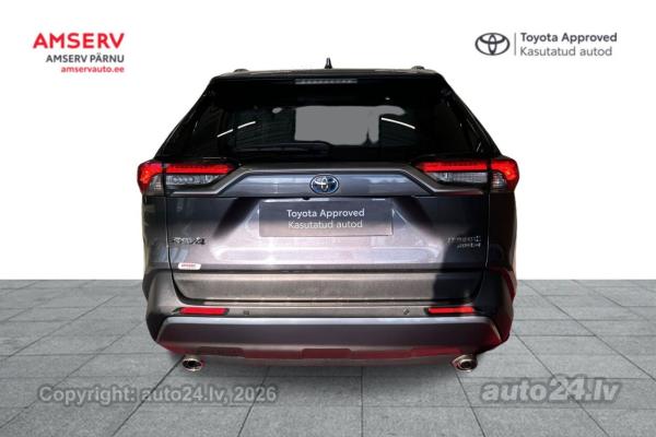 Pelēks Toyota RAV4 2024 Pērnava, ar dzinēja tilpumu 2.50 L un nobraukumu 52 tūkst. km par 38990 €, foto 4 vietnē AUTOMOTO.COM.LV