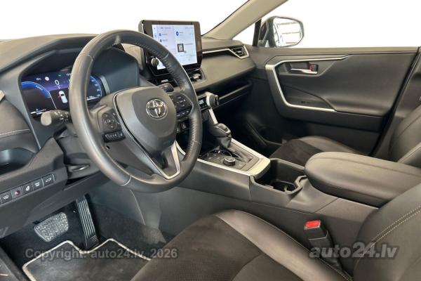 Grey Toyota RAV4 2024 in Parnu, with an engine capacity of 2.50 L and mileage of 52 thousand km for 38990 €, photo 11 on AUTOMOTO.COM.LV