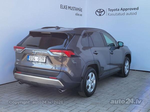 Pelēks Toyota RAV4 2024 Tallina, ar dzinēja tilpumu 2.49 L un nobraukumu 33 tūkst. km par 37995 €, foto 2 vietnē AUTOMOTO.COM.LV