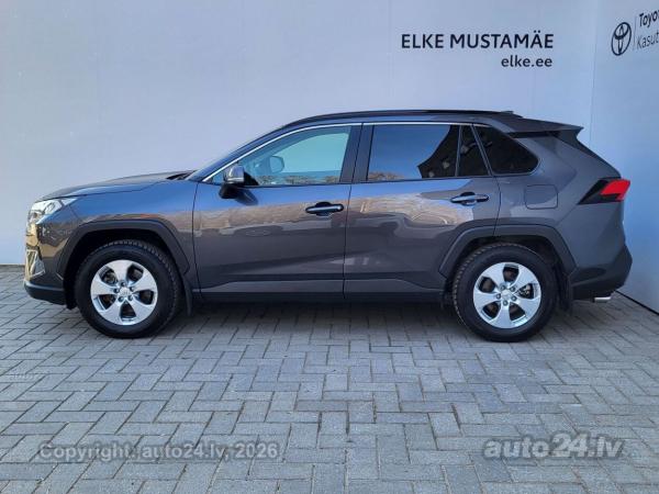 Pelēks Toyota RAV4 2024 Tallina, ar dzinēja tilpumu 2.49 L un nobraukumu 33 tūkst. km par 37995 €, foto 3 vietnē AUTOMOTO.COM.LV
