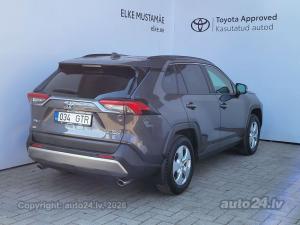 Grey Toyota RAV4 2024 in Tallinn, with an engine capacity of 2.49 L and mileage of 33 thousand km for 37995 €, photo 2 on AUTOMOTO.COM.LV