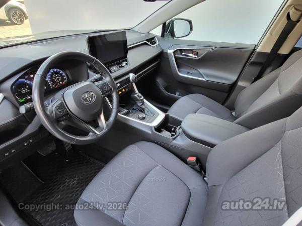 Pelēks Toyota RAV4 2024 Tallina, ar dzinēja tilpumu 2.49 L un nobraukumu 33 tūkst. km par 37995 €, foto 11 vietnē AUTOMOTO.COM.LV