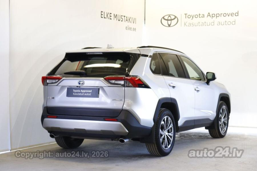 Pelēks Toyota RAV4 2024 Tallina, ar dzinēja tilpumu 2.49 L un nobraukumu 49 tūkst. km par 34500 €, foto 2 vietnē AUTOMOTO.COM.LV
