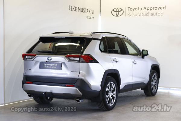 Pelēks Toyota RAV4 2024 Tallina, ar dzinēja tilpumu 2.49 L un nobraukumu 32 tūkst. km par 36500 €, foto 2 vietnē AUTOMOTO.COM.LV