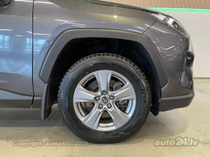 Grey Toyota RAV4 2024 in Tallinn, with an engine capacity of 2.50 L and mileage of 46 thousand km for 34990 €, photo 6 on AUTOMOTO.COM.LV