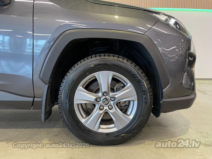 Grey Toyota RAV4 2024 in Tallinn, with an engine capacity of 2.50 L and mileage of 46 thousand km for 34990 €, photo 6 on AUTOMOTO.COM.LV