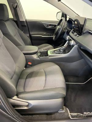 Grey Toyota RAV4 2024 in Tallinn, with an engine capacity of 2.50 L and mileage of 46 thousand km for 34990 €, photo 10 on AUTOMOTO.COM.LV