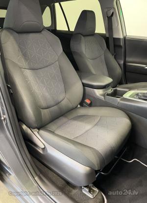 Grey Toyota RAV4 2024 in Tallinn, with an engine capacity of 2.50 L and mileage of 46 thousand km for 34990 €, photo 11 on AUTOMOTO.COM.LV