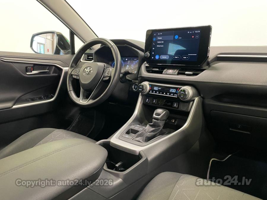 Grey Toyota RAV4 2024 in Tallinn, with an engine capacity of 2.50 L and mileage of 46 thousand km for 34990 €, photo 13 on AUTOMOTO.COM.LV