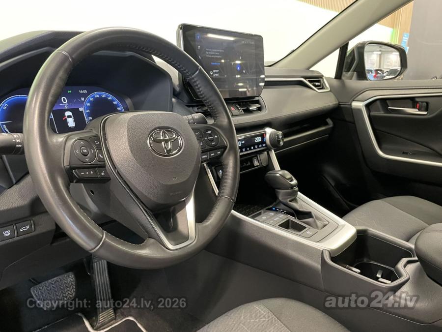 Grey Toyota RAV4 2024 in Tallinn, with an engine capacity of 2.50 L and mileage of 46 thousand km for 34990 €, photo 14 on AUTOMOTO.COM.LV