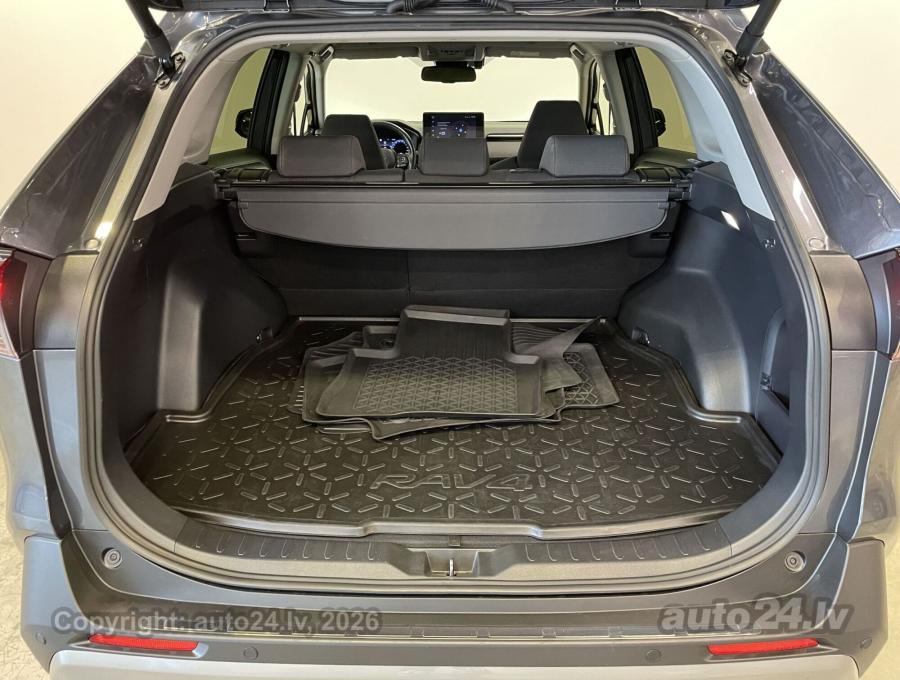 Grey Toyota RAV4 2024 in Tallinn, with an engine capacity of 2.50 L and mileage of 46 thousand km for 34990 €, photo 21 on AUTOMOTO.COM.LV