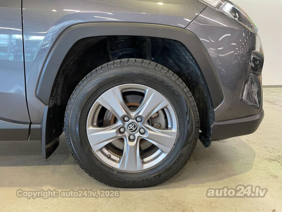 Pelēks Toyota RAV4 2024 Tallina, ar dzinēja tilpumu 2.50 L un nobraukumu 43 tūkst. km par 34990 €, foto 6 vietnē AUTOMOTO.COM.LV